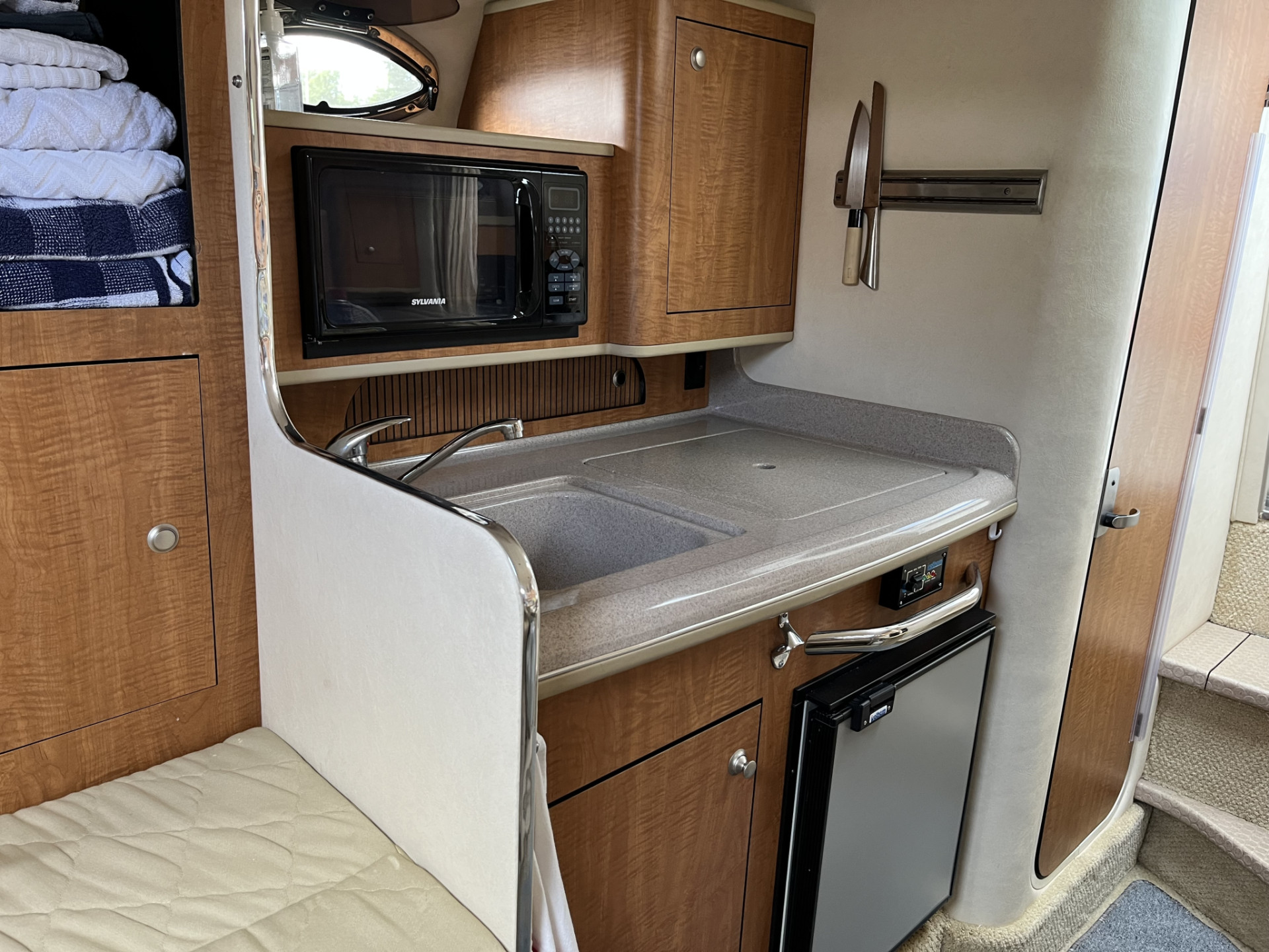 Sea Ray Sundancer 280 | Skipperi
